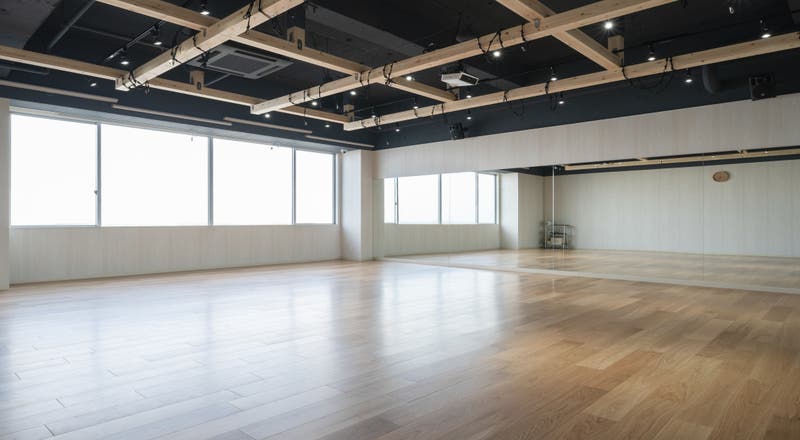駅から徒歩20分のアクセス！ ダンスの練習や楽器演奏におすすめのレンタルスペースです。