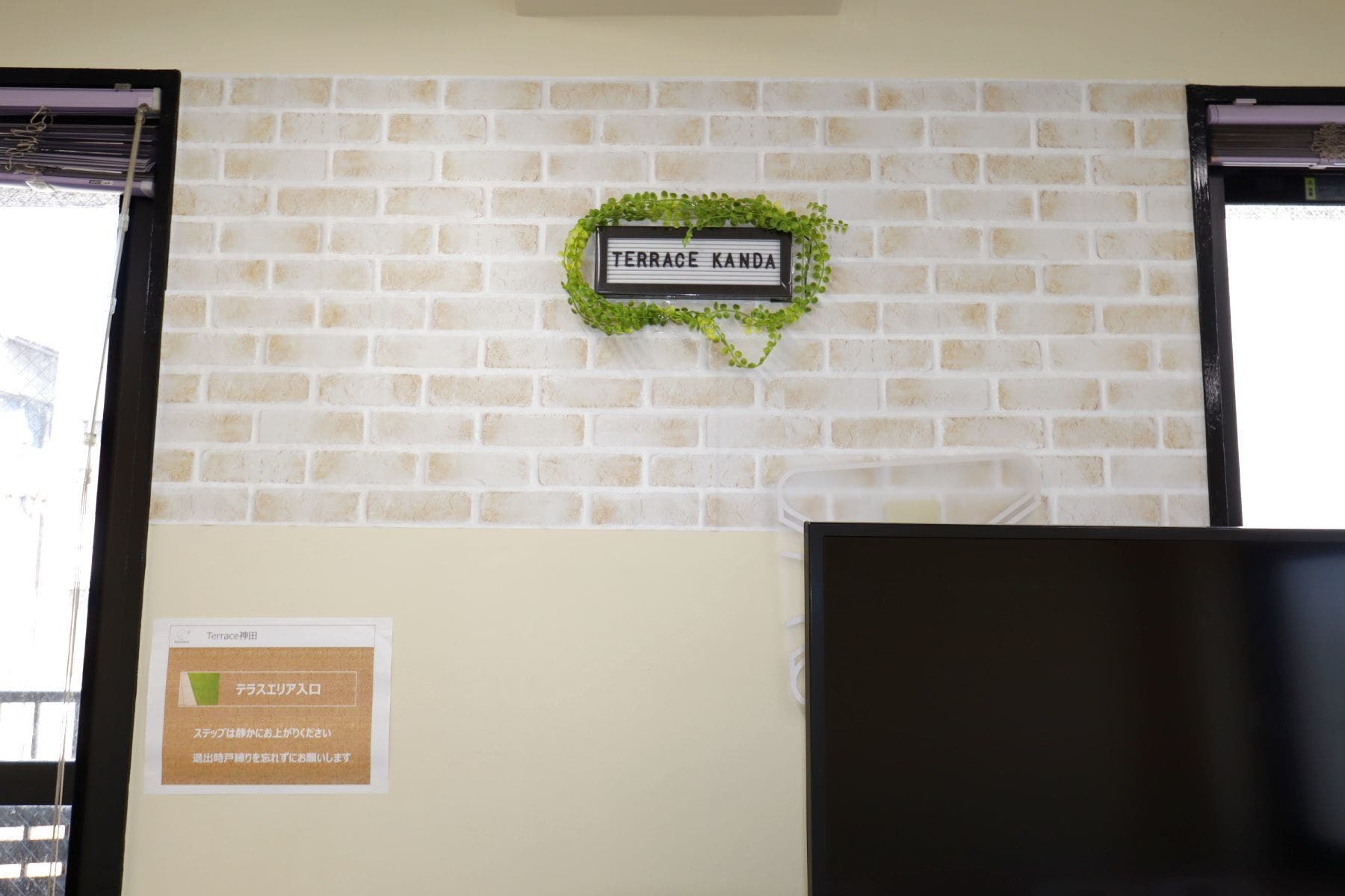 超高速光回線・Wi-Fi/大型モニタ/感染症対策グッズ/即予約★神田駅徒歩3分のテラス＆応接付き会議室の写真9