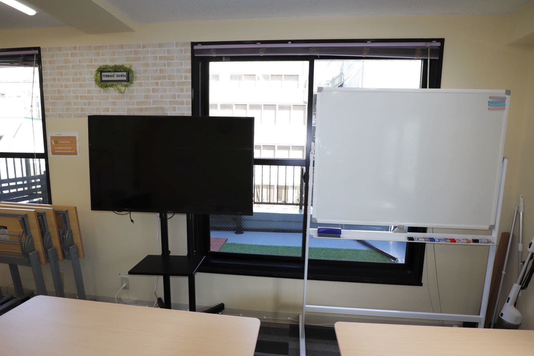 超高速光回線・Wi-Fi/大型モニタ/感染症対策グッズ/即予約★神田駅徒歩3分のテラス＆応接付き会議室の写真10