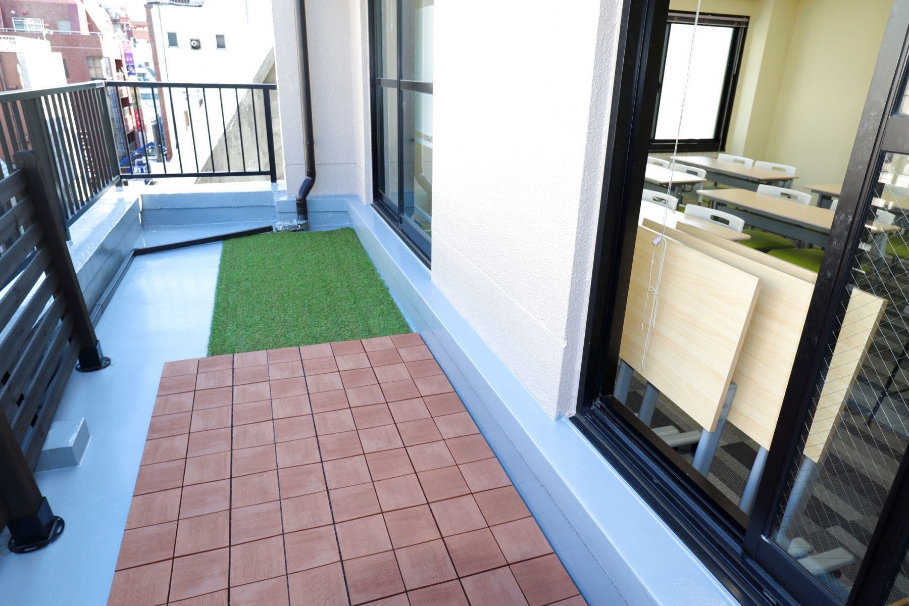 超高速光回線・Wi-Fi/大型モニタ/感染症対策グッズ/即予約★神田駅徒歩3分のテラス＆応接付き会議室の写真14