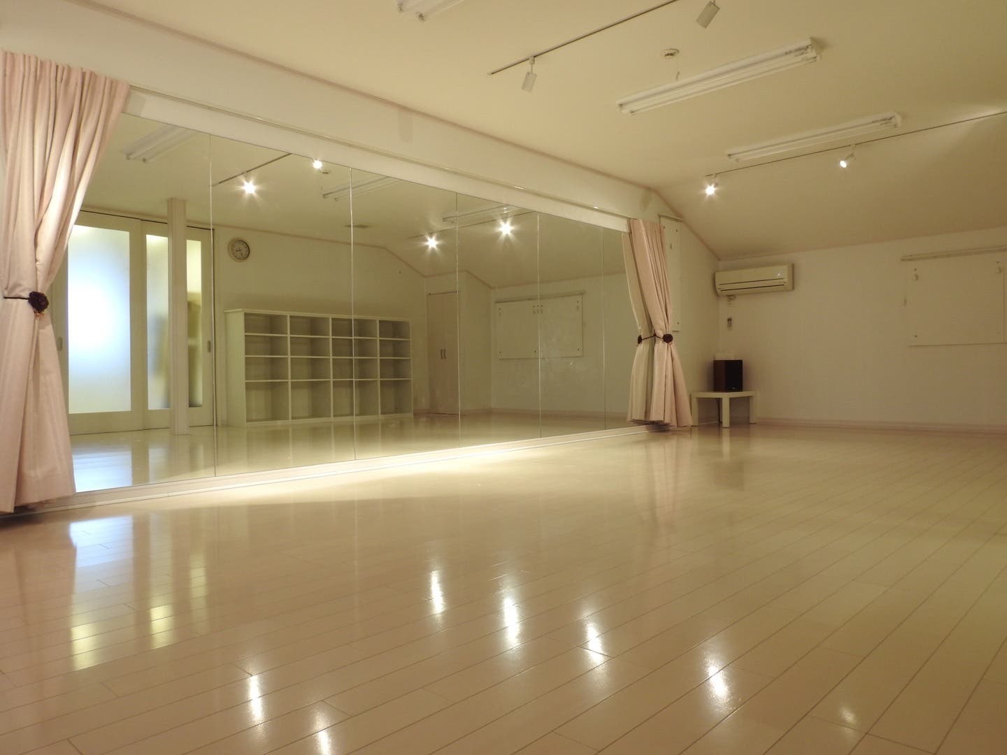 【ファレ・カナニ 練馬大泉学園】自然光が入る明るい静かなスタジオ。ダンス・撮影・会議などにの写真9