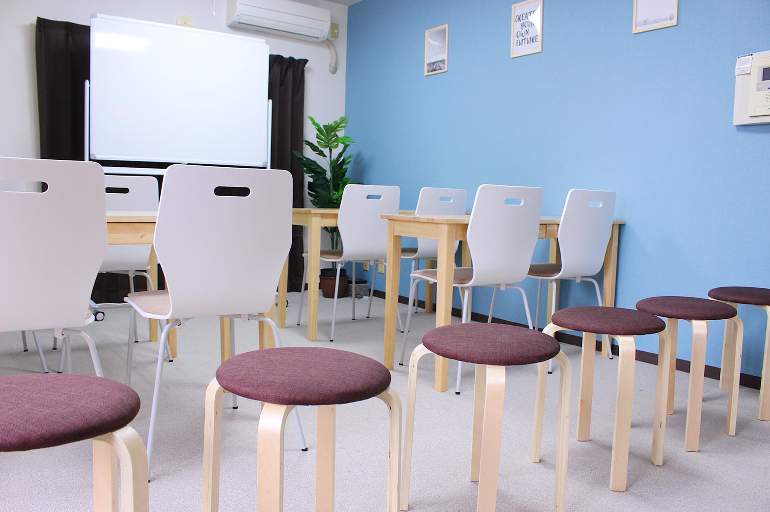 船橋駅徒歩３分！船橋で最も駅に近いスペース♪会議、撮影、ボードゲーム、などで利用可能！WIFI、プロジェクター等無料！光回線の写真5