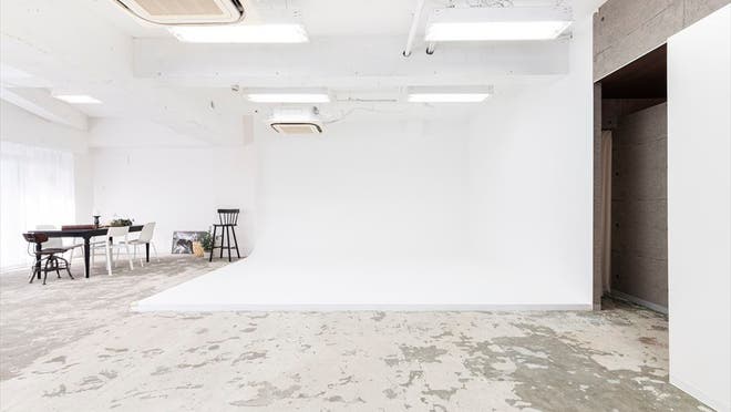 【24時間/大阪市西区】大型白ホリゾントと自然光の撮影・イベントスタジオ「UTSUBO STUDIO 3」(ウツボスタジオ3)の写真2