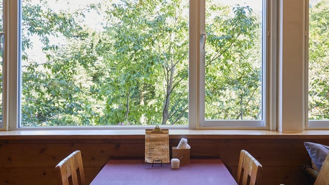 大きな窓の広いダイニングルーム!女子会・誕生日会・ママ会・撮影・会議利用などにどうぞ。の写真2