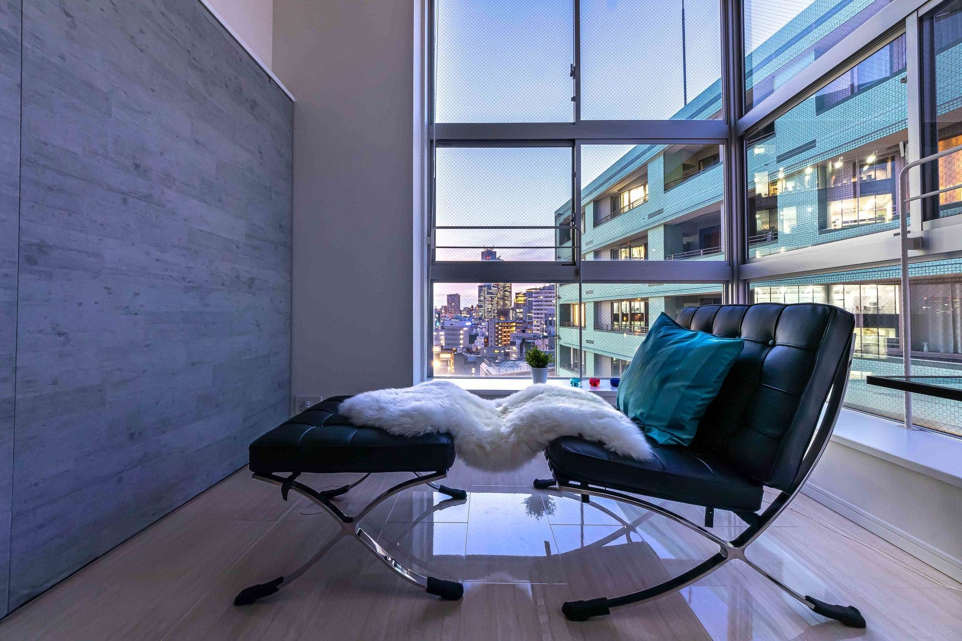 Ｓ２．［天高4m・二面採光］自然光豊富な海外の高級ペントハウス風撮影スタジオの写真17