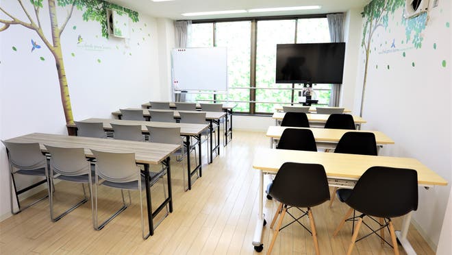 【京都・西大路駅前八条】駅から徒歩4分のフリースペース☆彡最大20名収容可能で会議や趣味やパーティー使用も可能!の写真1