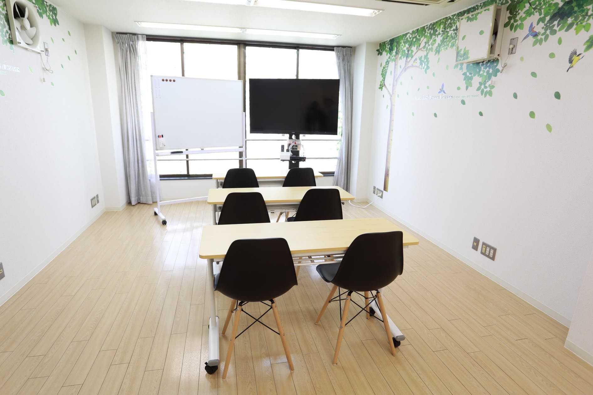 【京都・西大路駅前八条】駅から徒歩４分のフリースペース☆彡最大２０名収容可能で会議や趣味やパーティー使用も可能！の写真5