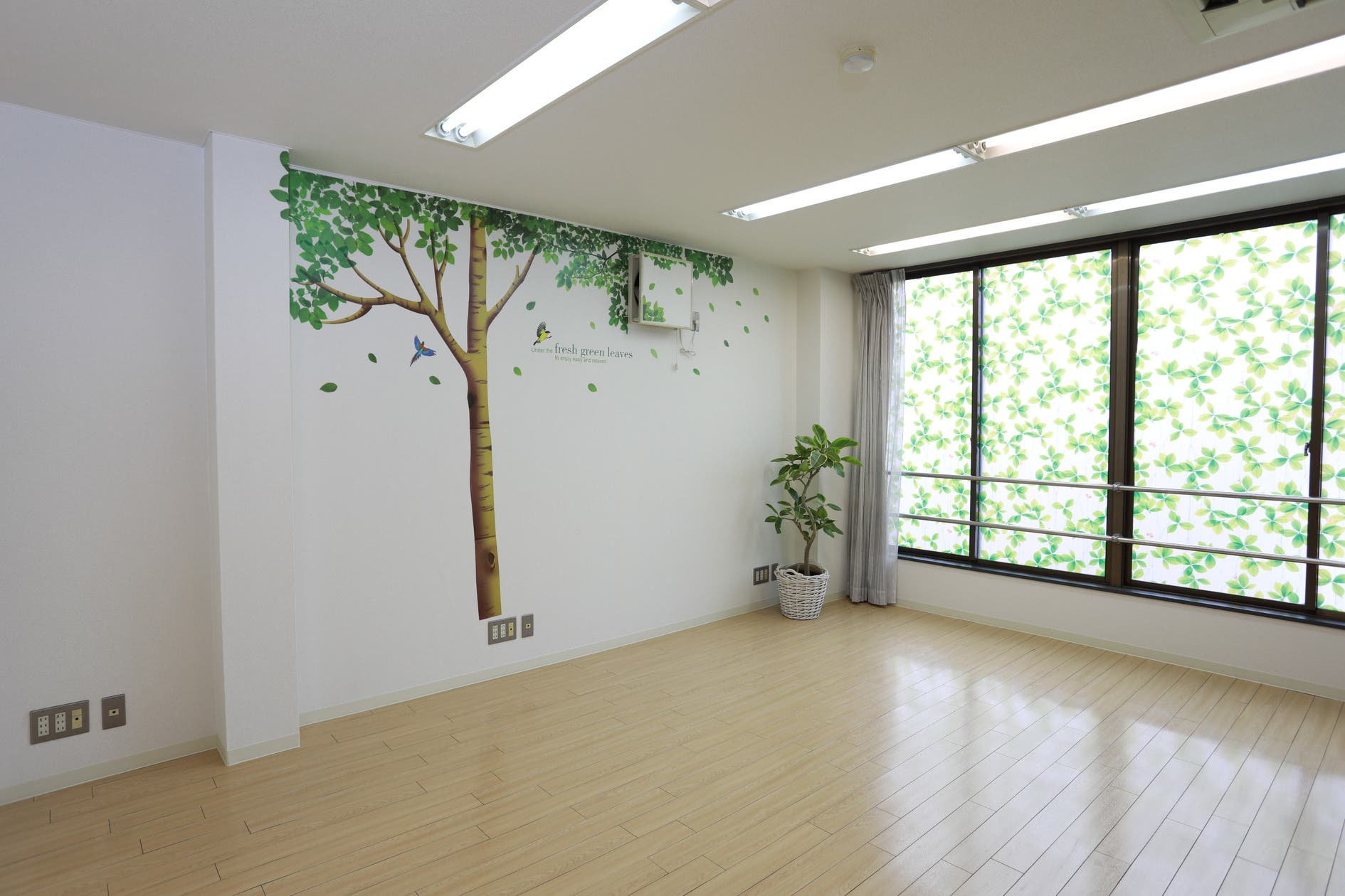 【京都・西大路駅前八条】駅から徒歩４分のフリースペース☆彡最大２０名収容可能で会議や趣味やパーティー使用も可能！の写真7