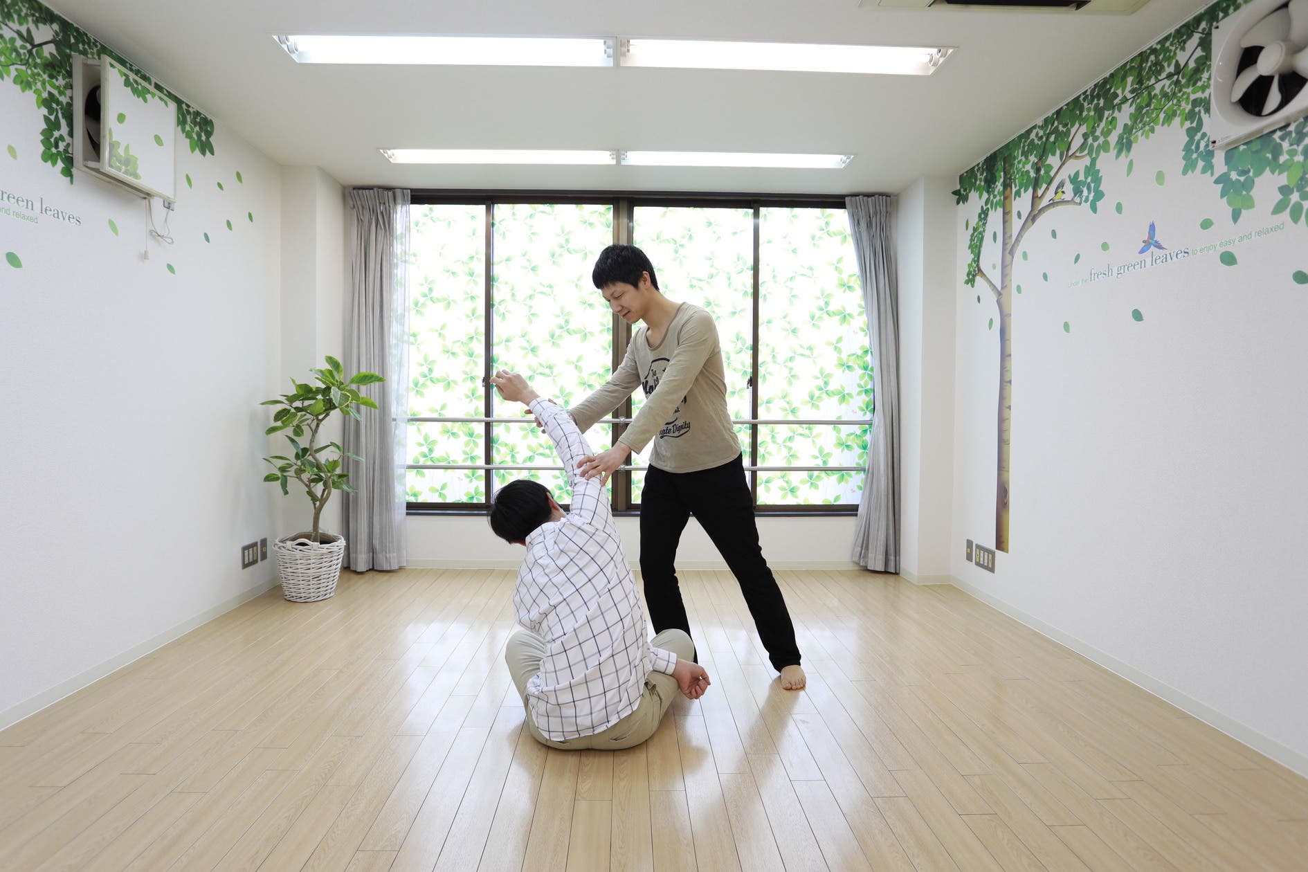 【京都・西大路駅前八条】駅から徒歩４分のフリースペース☆彡最大２０名収容可能で会議や趣味やパーティー使用も可能！の写真8