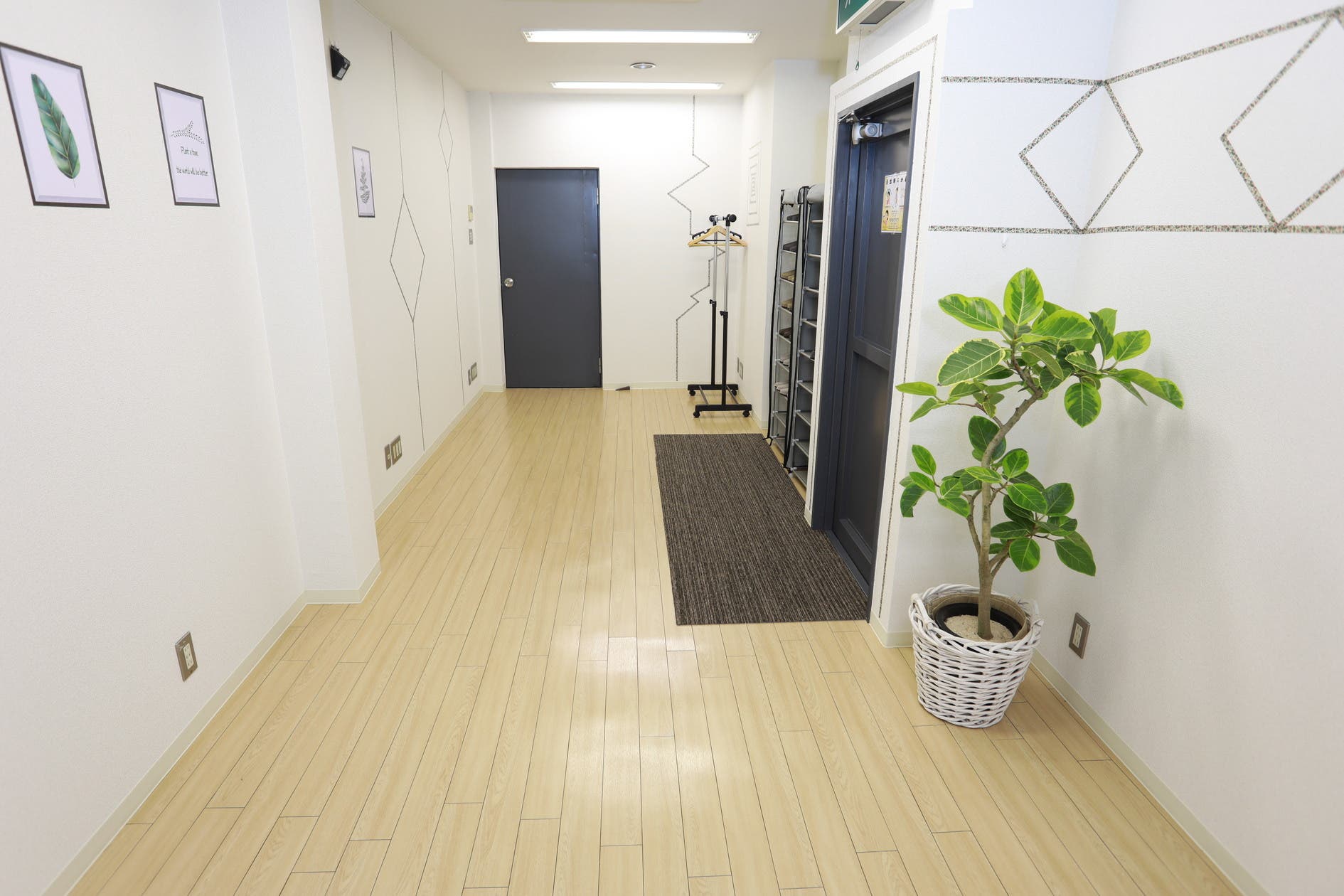 【京都・西大路駅前八条】駅から徒歩４分のフリースペース☆彡最大２０名収容可能で会議や趣味やパーティー使用も可能！の写真11