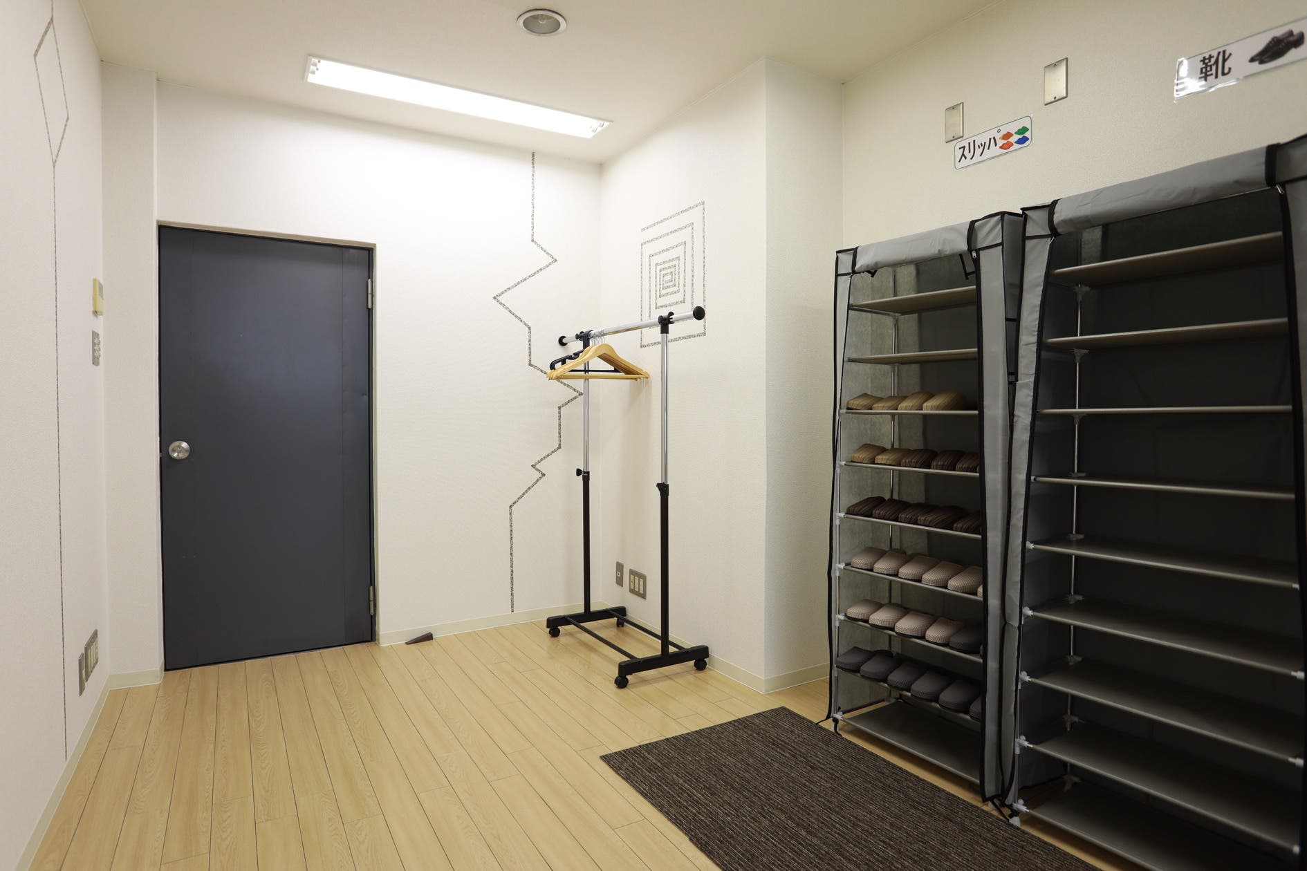 【京都・西大路駅前八条】駅から徒歩４分のフリースペース☆彡最大２０名収容可能で会議や趣味やパーティー使用も可能！の写真12