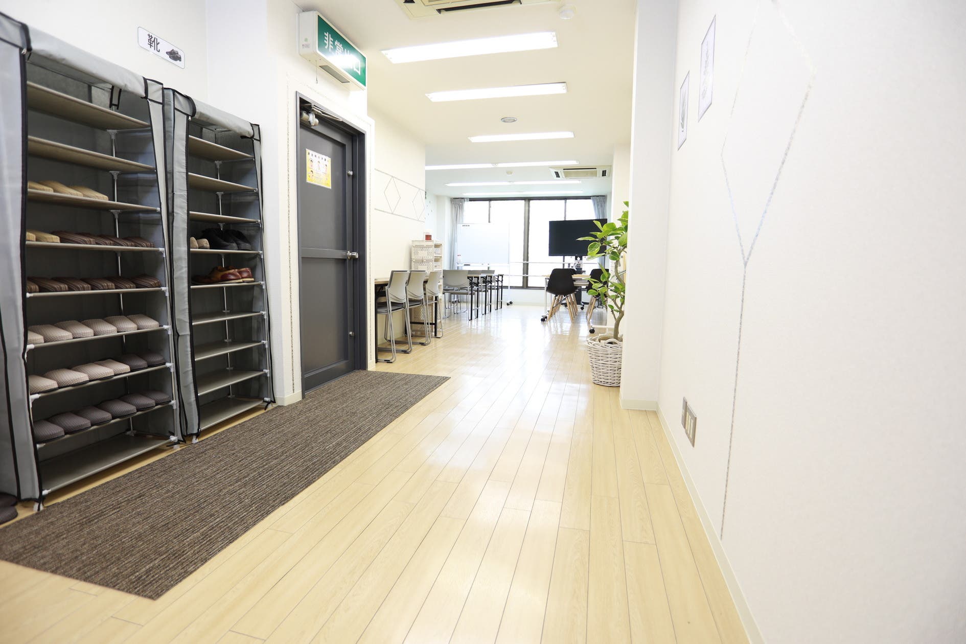 【京都・西大路駅前八条】駅から徒歩４分のフリースペース☆彡最大２０名収容可能で会議や趣味やパーティー使用も可能！の写真13