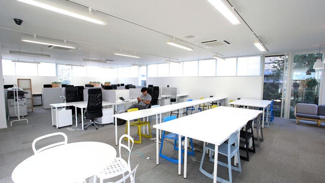 【南新宿駅からすぐ】自然光が心地良いワーキングスペース y-valleyの写真1