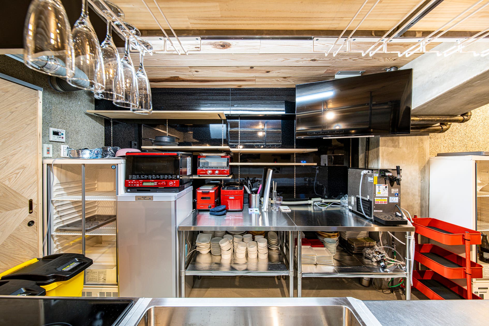 キッチン・カラオケ完備！！大人の隠れ家『TSURUGATA BASE』の写真5