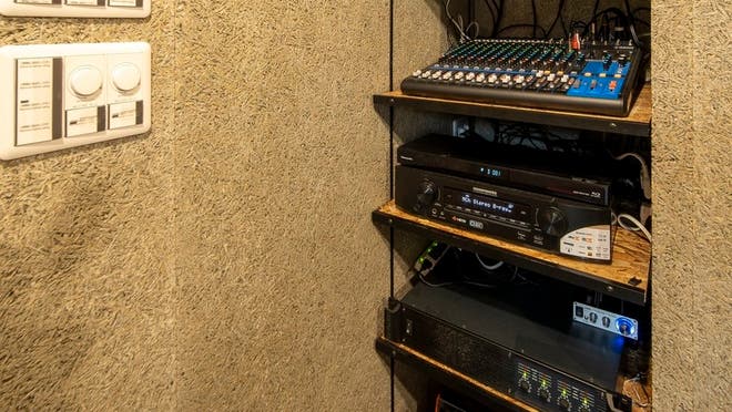 キッチン・カラオケ完備!!大人の隠れ家『TSURUGATA BASE』の写真8