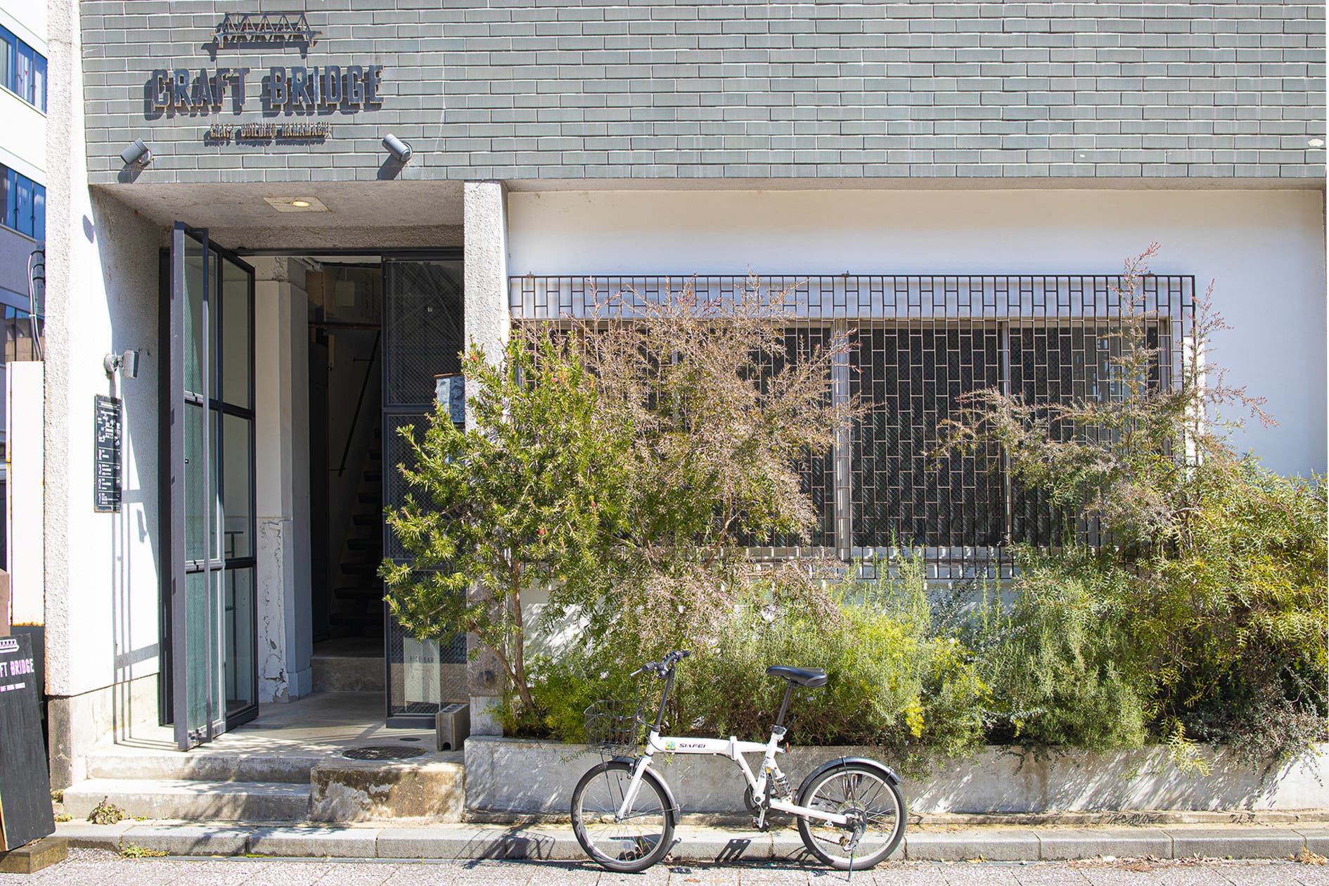 白を基調としたスタジオ〔自然光,天井高,ラフ白壁〕/スチール・動画・撮影会・セミナー・各種イベントの写真22