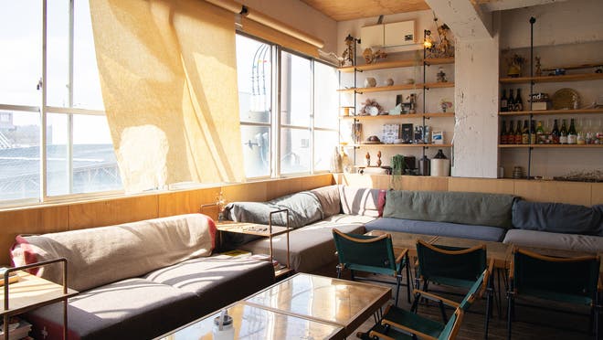 ゆったりとしたラウンジスペース 〔自然光,バーカウンター,キッチン利用可〕各種イベント, 撮影などの写真4