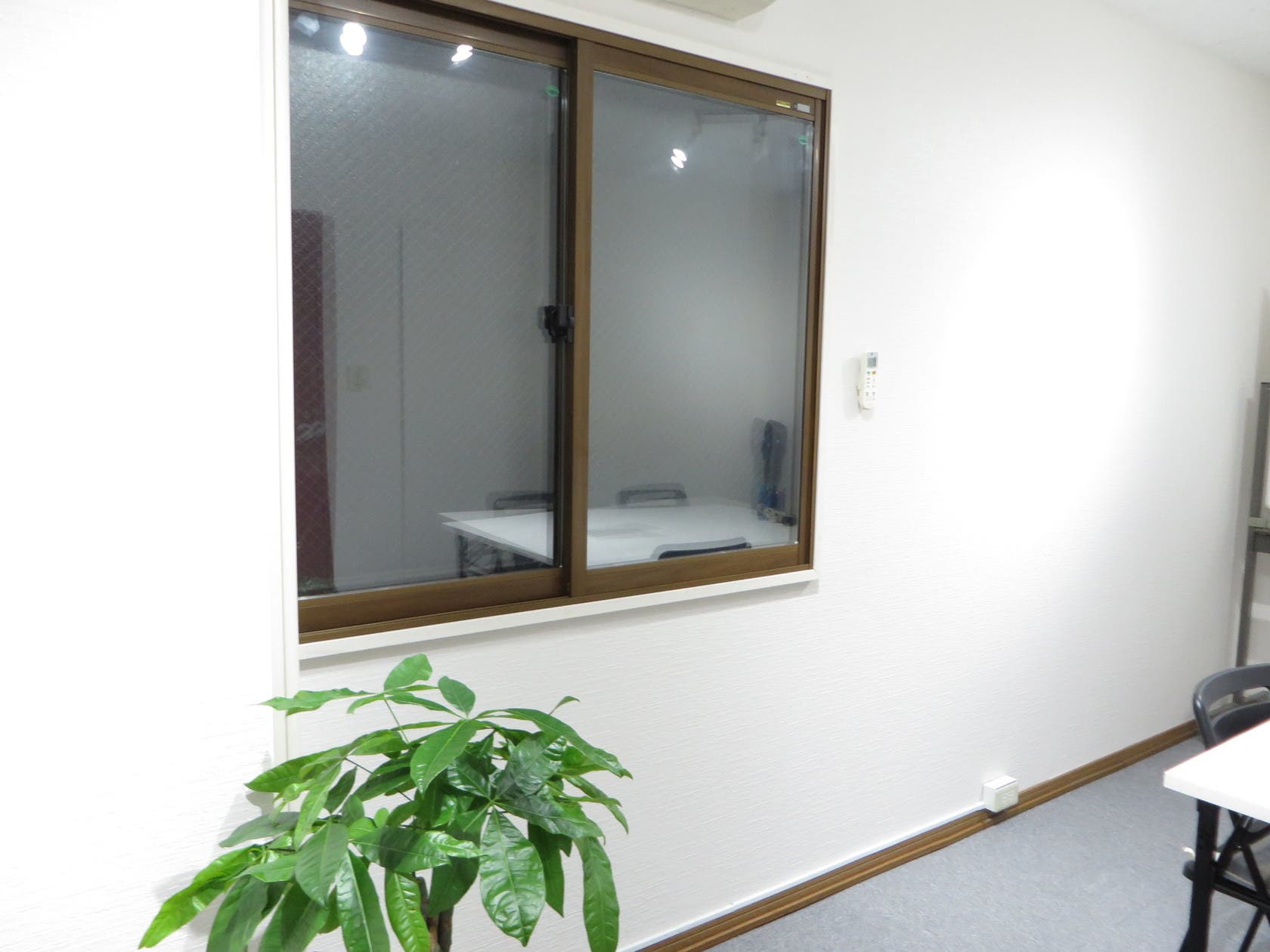 【博多駅徒歩圏内】半防音で重要な会議にも◎/テレワーク/勉強会に！最大6名/Wi-Fiプロジェクター完備の写真8