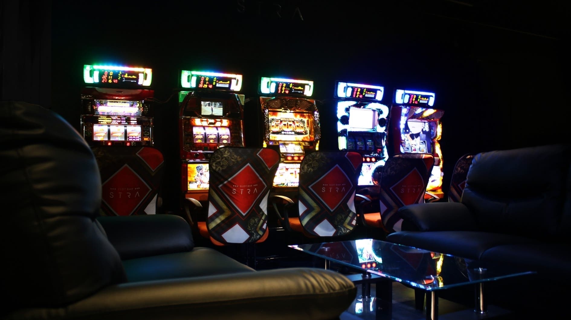 茨城県唯一のスロットバー！オフ会、パーティー、合コン、youtube撮影等に最適！リニューアル直後で綺麗です！の写真5