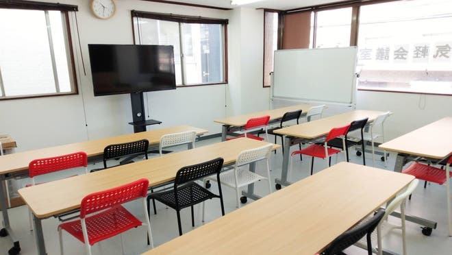 【お気軽会議室】鹿児島中央駅西口近く、リモートワーク、テレワークに最適な貸会議室です。の写真1