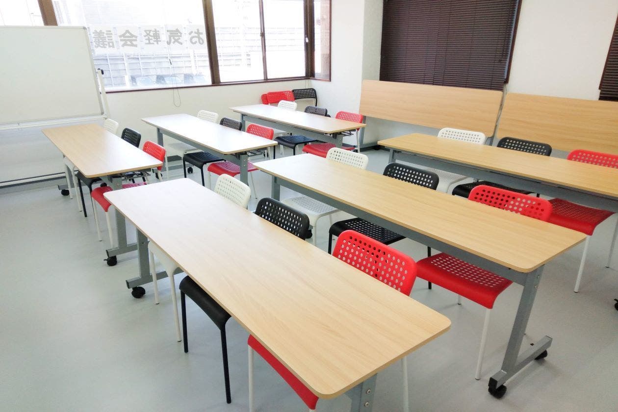 【お気軽会議室】鹿児島中央駅西口近く、リモートワーク、テレワークに最適な貸会議室です。の写真6