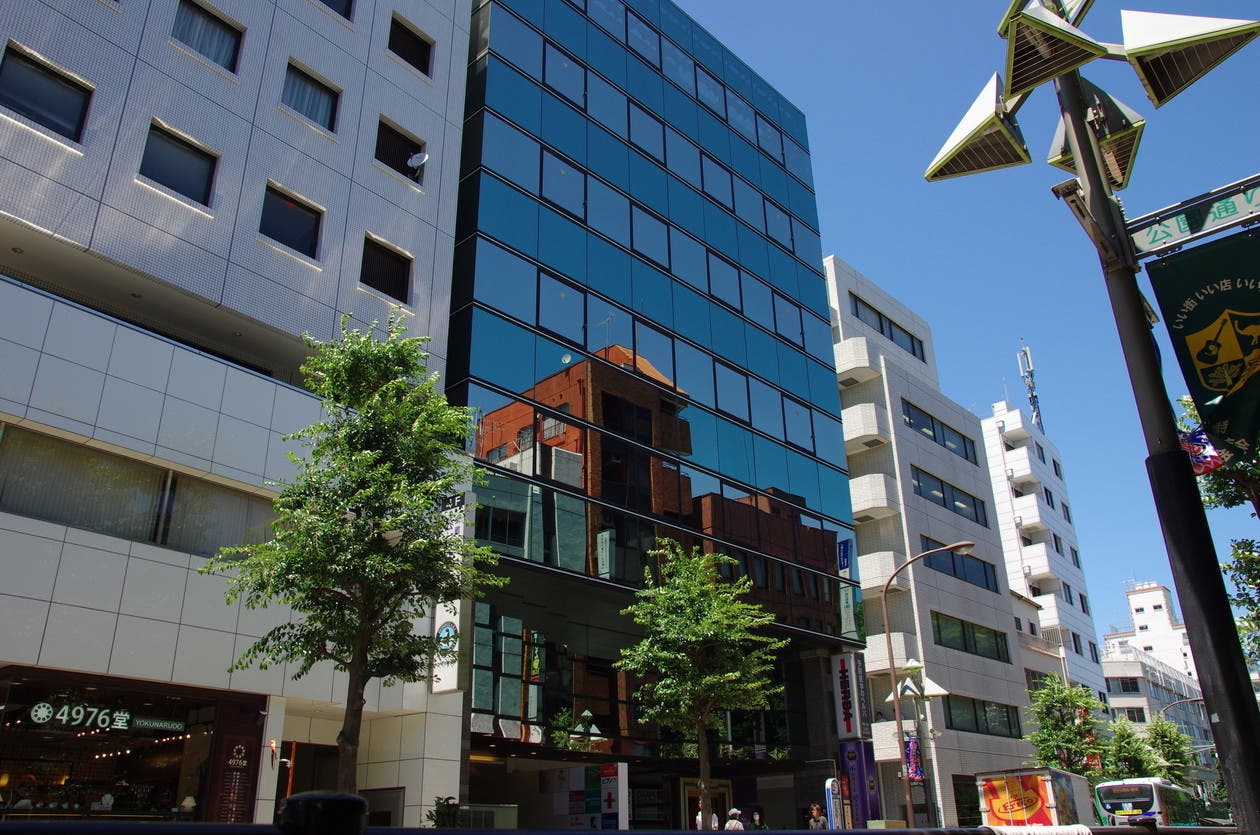 【吉祥寺駅徒歩5分】2面鏡天井高3m横幅10m！フローリング、30人までのくらいまでのダンス、WS、イベント、パーティ等にの写真9