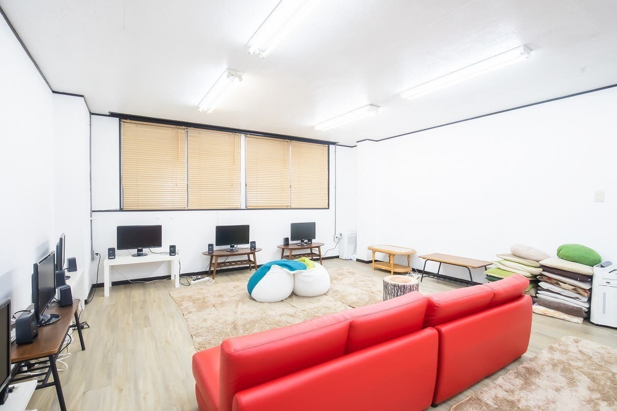 PLANT ACT ゲーム会に最適！ゲーミングモニター６台完備の写真2