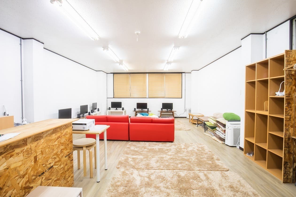 PLANT ACT ゲーム会に最適！ゲーミングモニター６台完備の写真3