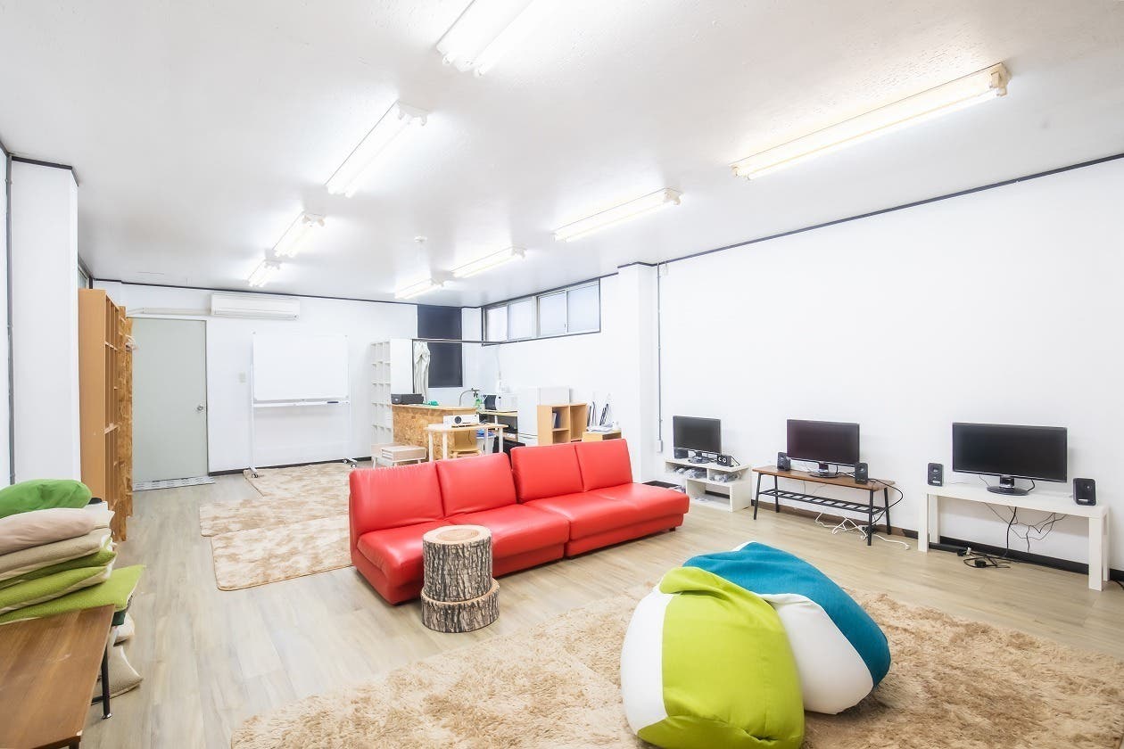 PLANT ACT ゲーム会に最適！ゲーミングモニター６台完備の写真5