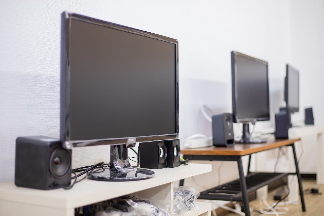 PLANT ACT ゲーム会に最適！ゲーミングモニター６台完備の写真12