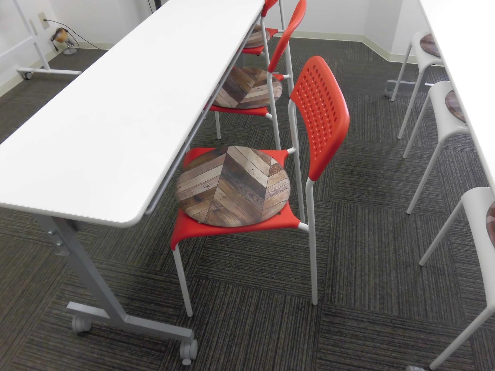 天満橋駅徒歩5分♪49型モニター♪Wi-fi♪1～14名程度♪見学・飲食可♪窓2か所♪会議、商談、面接、オフ会などに最適♪の写真17