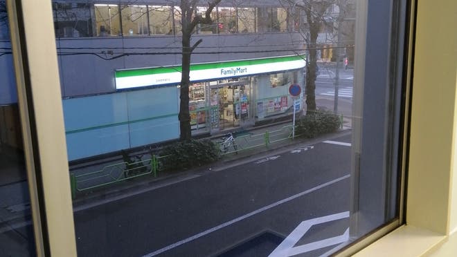 茅場町駅1番出口から徒歩30秒!流し付き/Wifi/エアコン&電子レンジ&冷蔵庫あり/コンビニ目の前のオフィススペース★の写真2