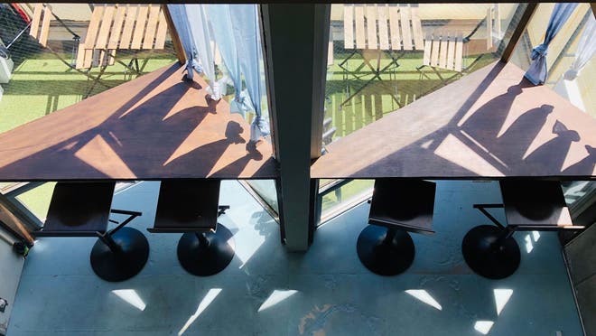 リモートワークもバーもカフェも教室もBBQも撮影もできるキッチン付き海見え秘密基地の写真3