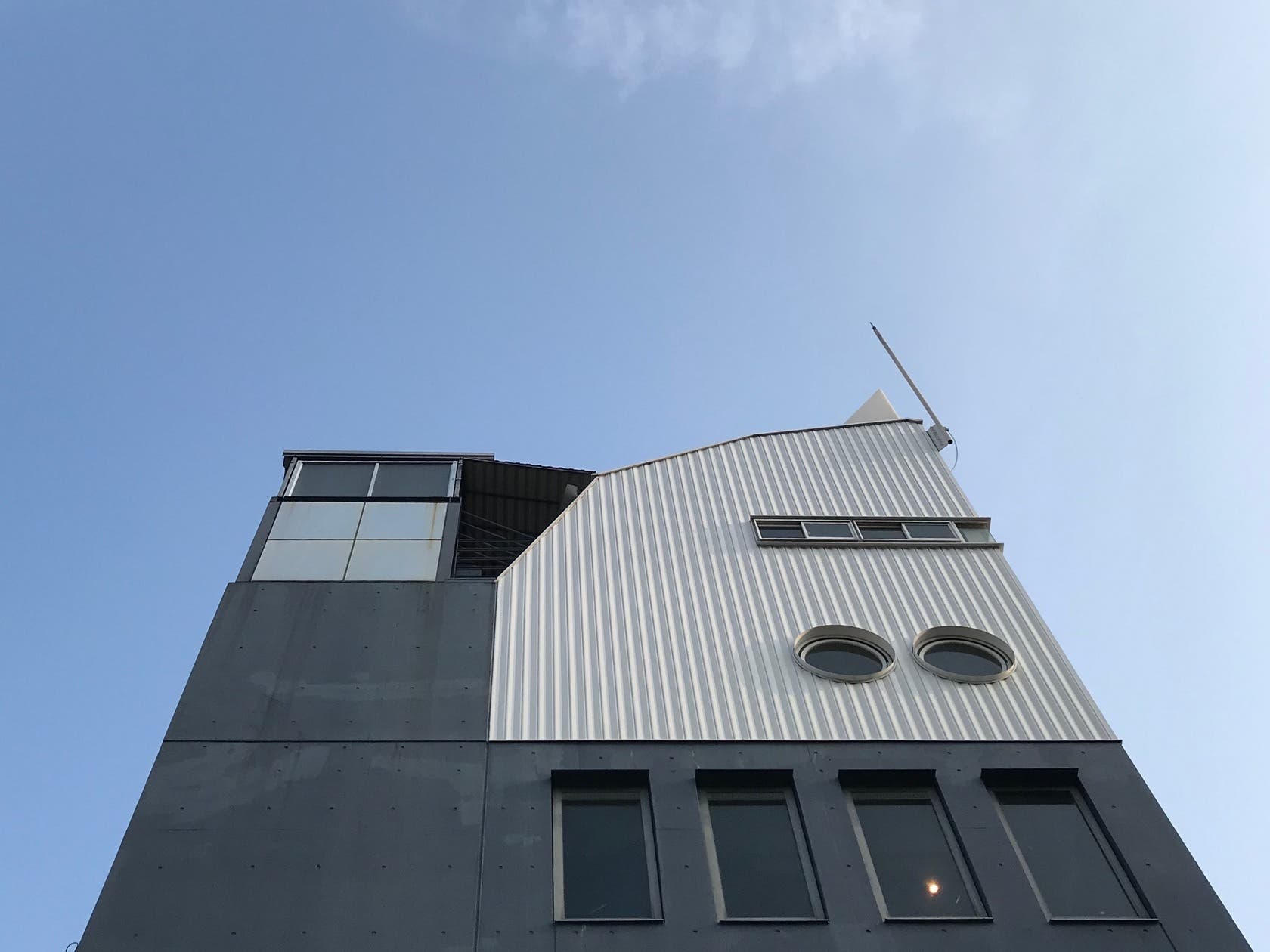 リモートワークもバーもカフェも教室もBBQも撮影もできるキッチン付き海見え秘密基地の写真17