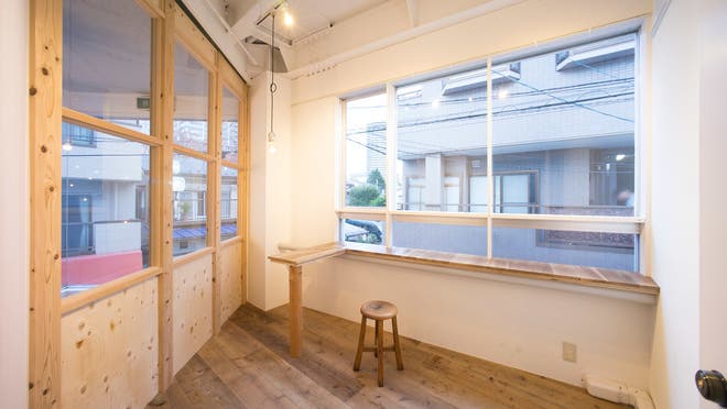 【スペースホットクルー】浦和駅西口約8分。1Fは靴下と生活雑貨のお店「さきっちょ」の2Fの写真2