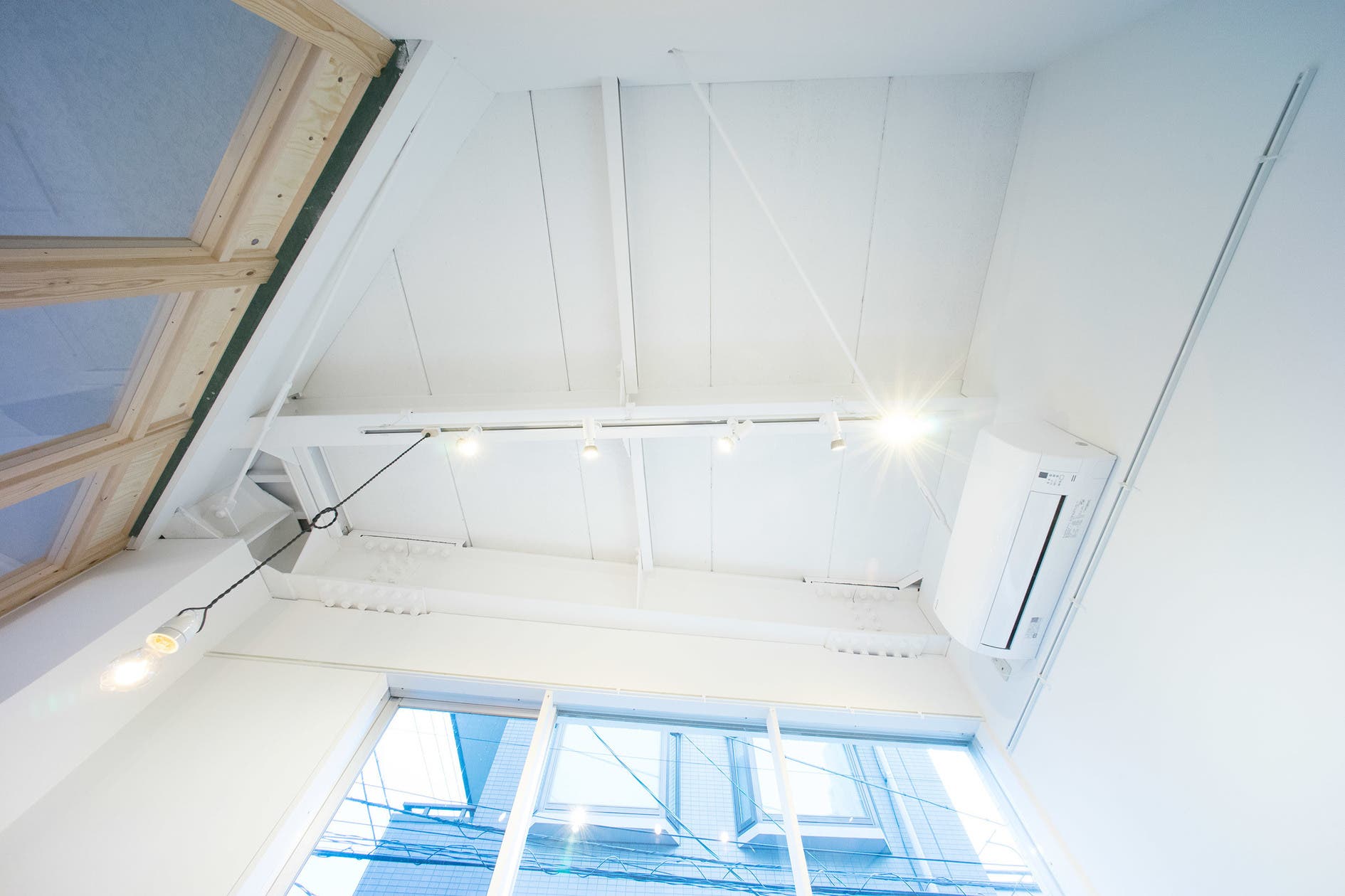 【スペースホットクルー】浦和駅西口約8分。1Fは靴下と生活雑貨のお店「さきっちょ」の2Fの写真4