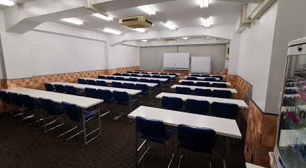 茅場町駅から30秒！52名収容（最大61名）の清潔感あふれる会議空間/3F大会議室