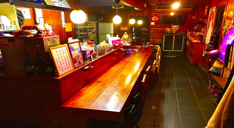 古き良き居酒屋！カウンターとテーブル有り。