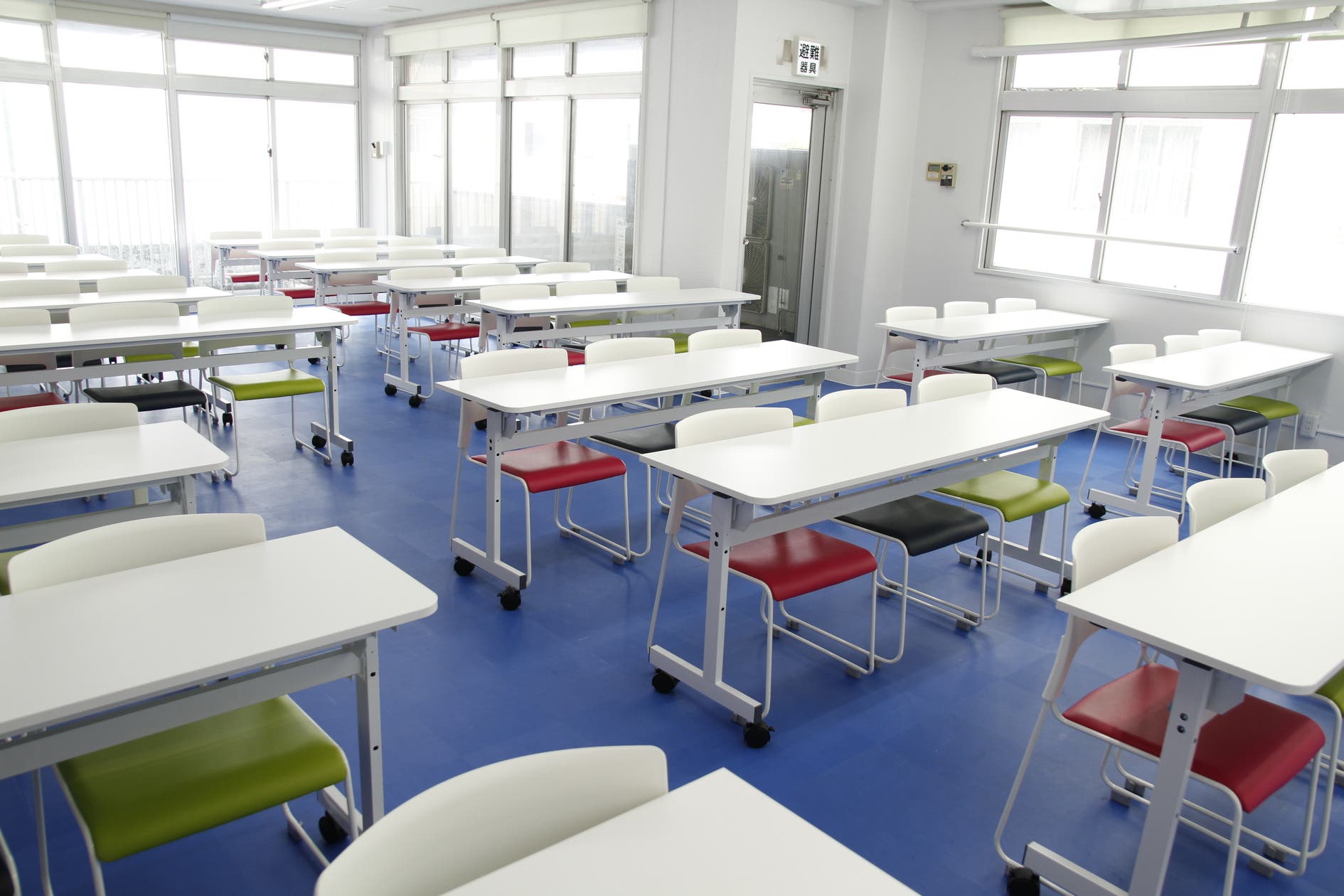 【旭橋駅徒歩3分】定員57＋α名！プロジェクター含む備品・高速Wi-Fi無料！泉崎401会議室の写真8