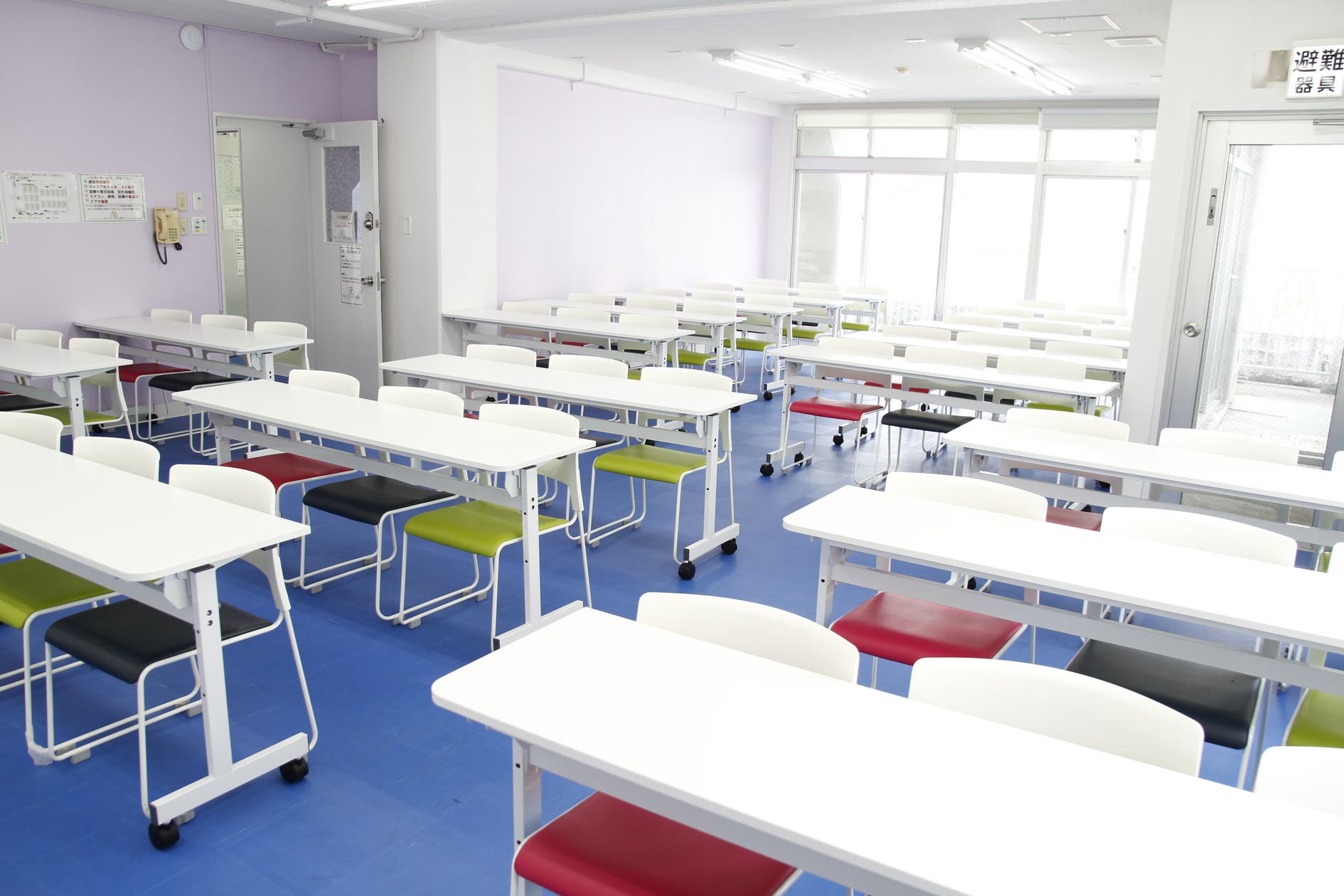 【旭橋駅徒歩3分】定員57＋α名！プロジェクター含む備品・高速Wi-Fi無料！泉崎401会議室の写真4