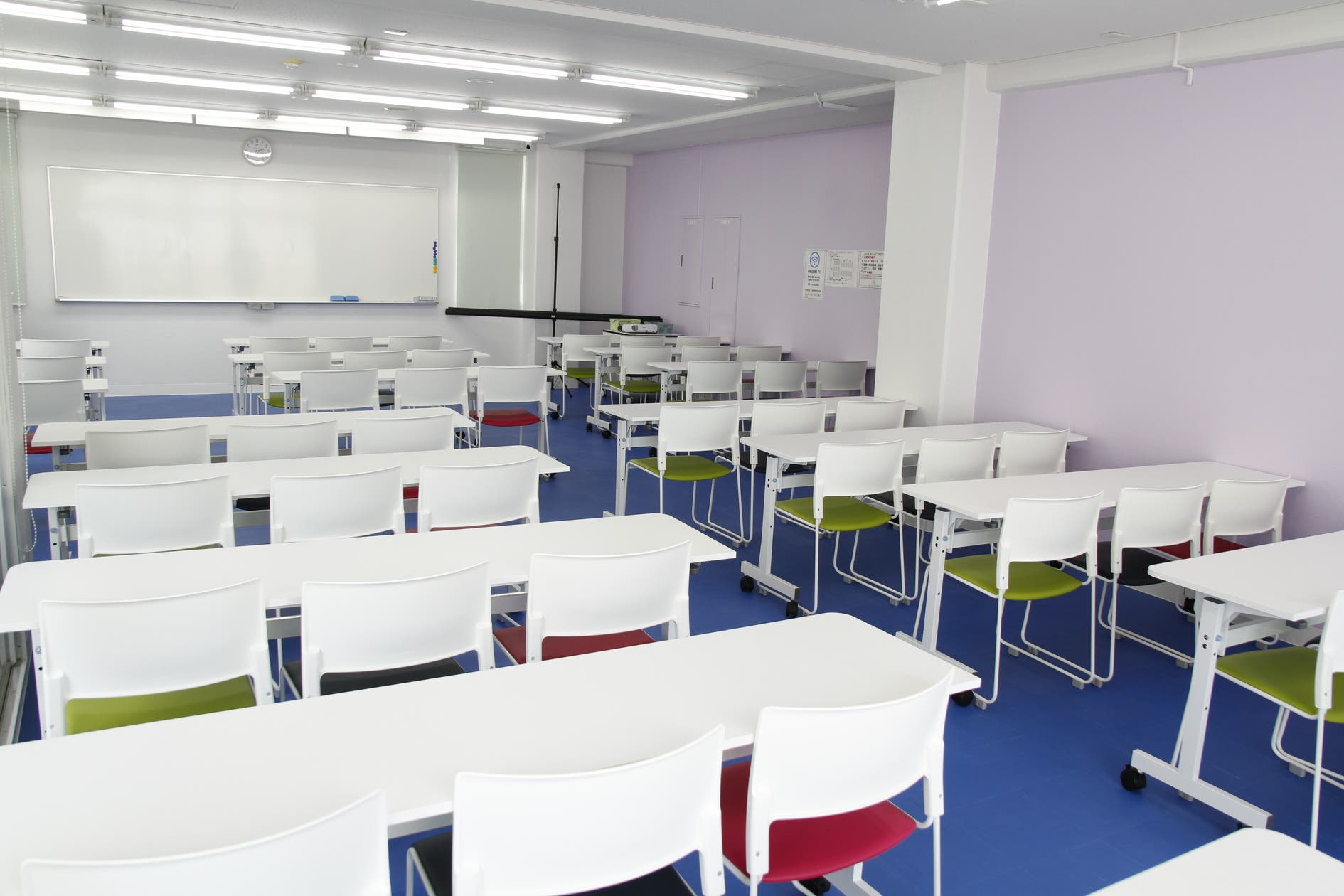 【旭橋駅徒歩3分】定員57＋α名！プロジェクター含む備品・高速Wi-Fi無料！泉崎401会議室の写真6