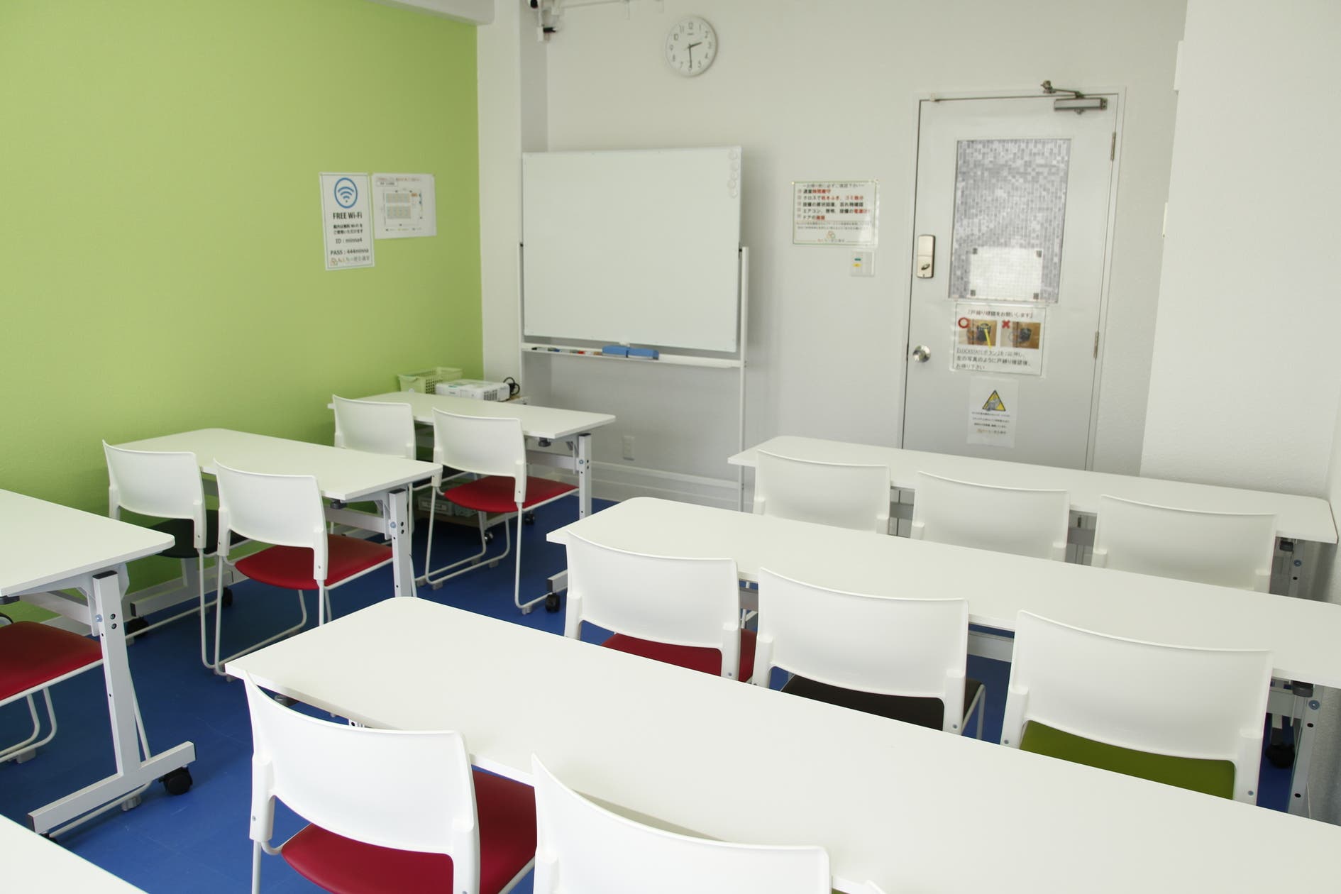 【旭橋駅徒歩3分】定員20+α名！プロジェクター含む備品・高速Wi-Fi無料！泉崎402会議室の写真9