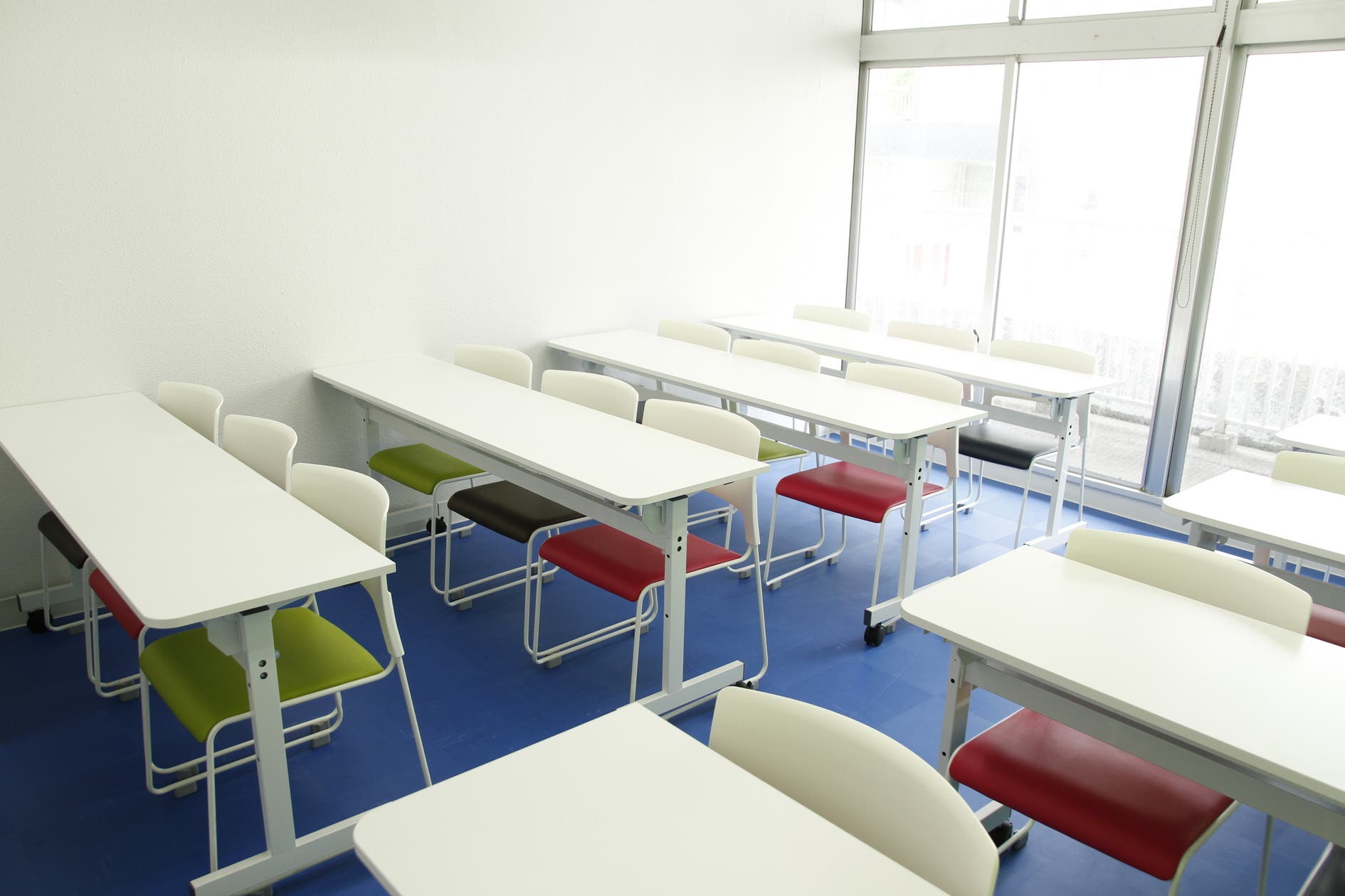 【旭橋駅徒歩3分】定員20+α名！プロジェクター含む備品・高速Wi-Fi無料！泉崎402会議室の写真6