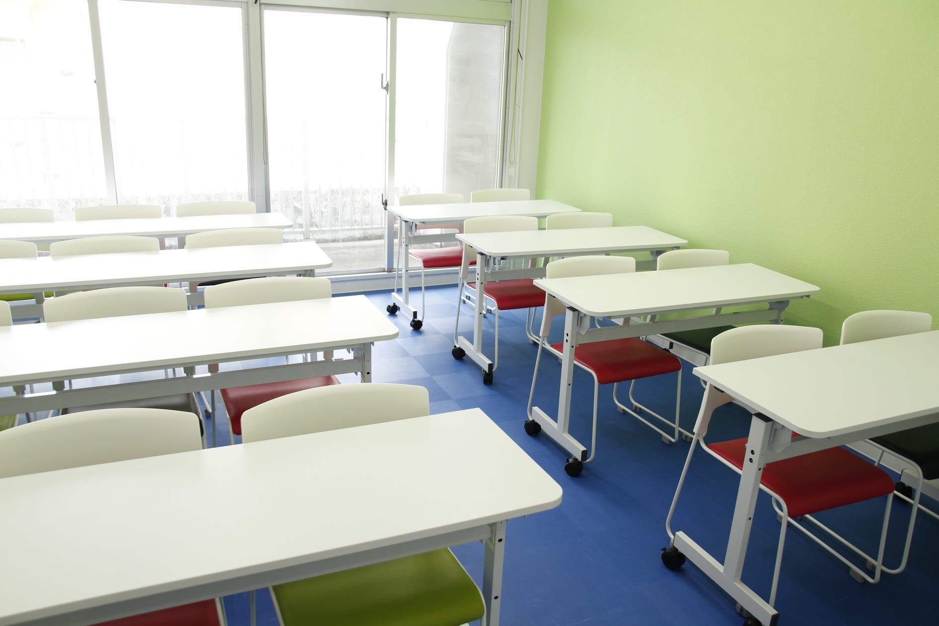 【旭橋駅徒歩3分】定員20+α名！プロジェクター含む備品・高速Wi-Fi無料！泉崎402会議室の写真8