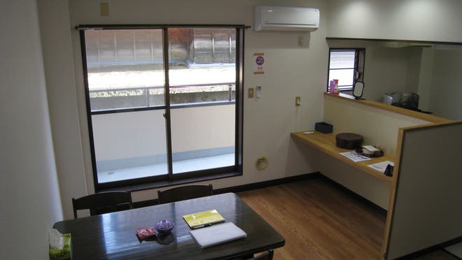 用途は様々!1階は10帖の和室、2階はキッチンダイニング の写真1