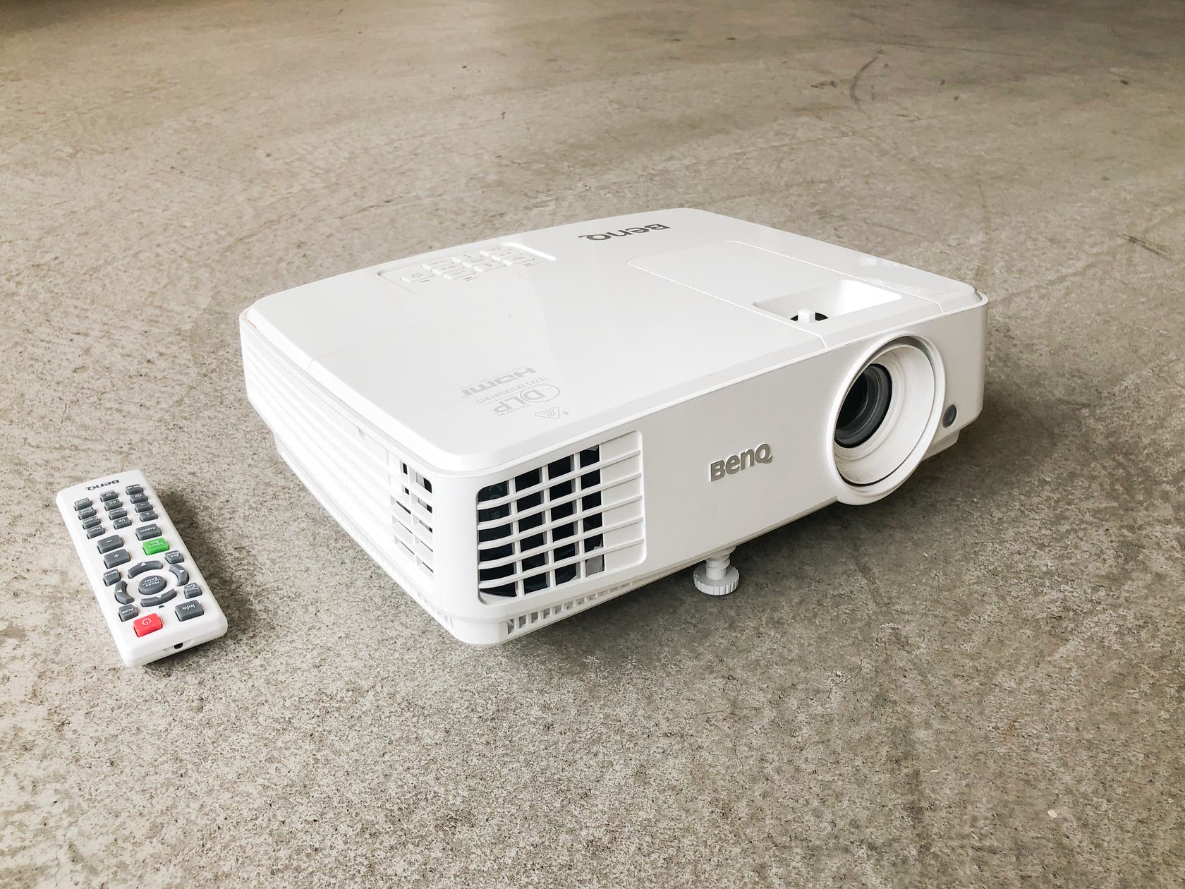 白を基調としたスタジオ〔自然光,天井高,ラフ白壁〕/スチール・動画・撮影会・セミナー・各種イベントの写真17