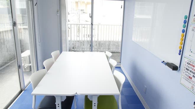 【旭橋駅徒歩3分】定員6+α名!プロジェクター含む備品・高速Wi-Fi無料!泉崎403会議室の写真3