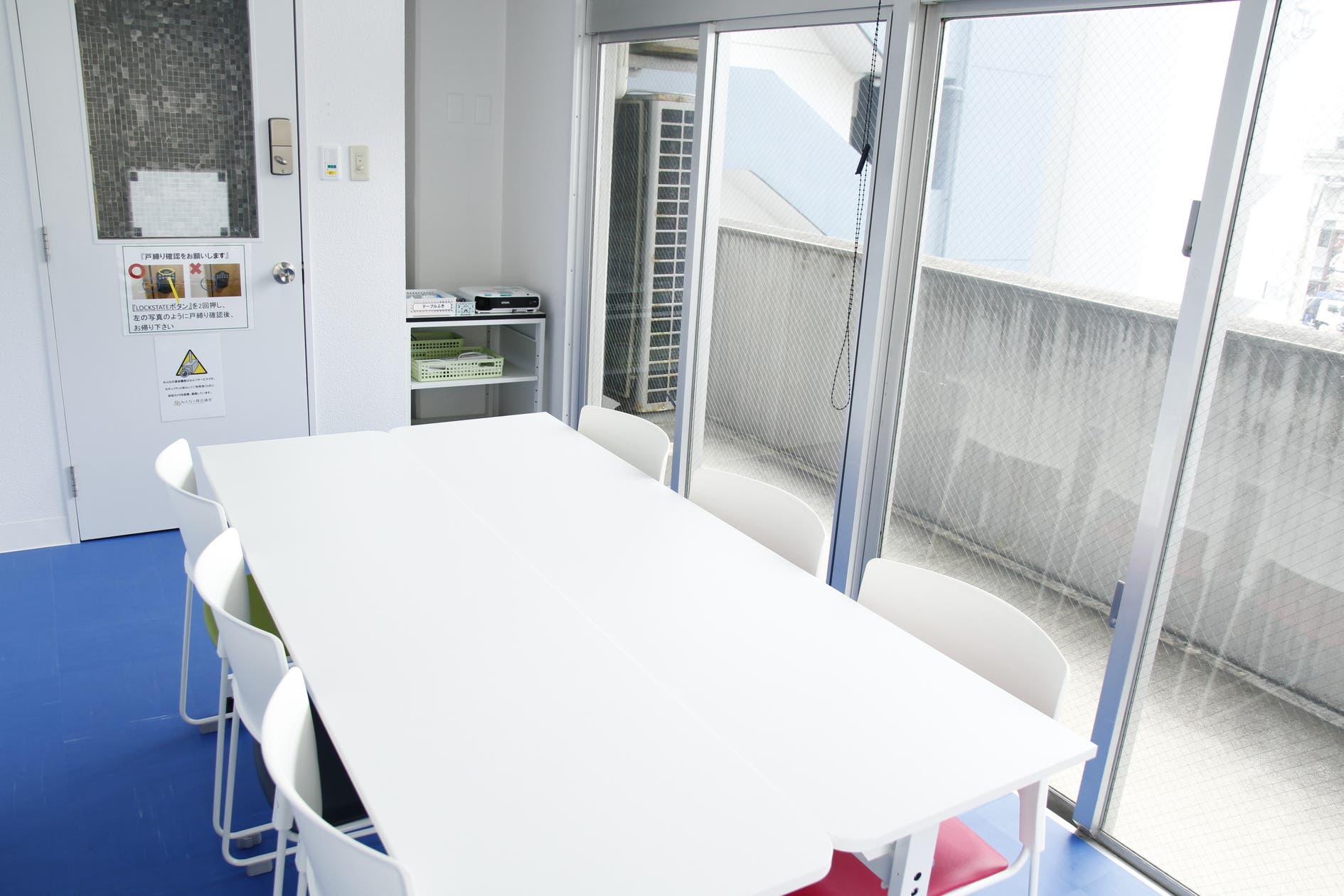 【旭橋駅徒歩3分】定員6+α名！プロジェクター含む備品・高速Wi-Fi無料！泉崎403会議室の写真5