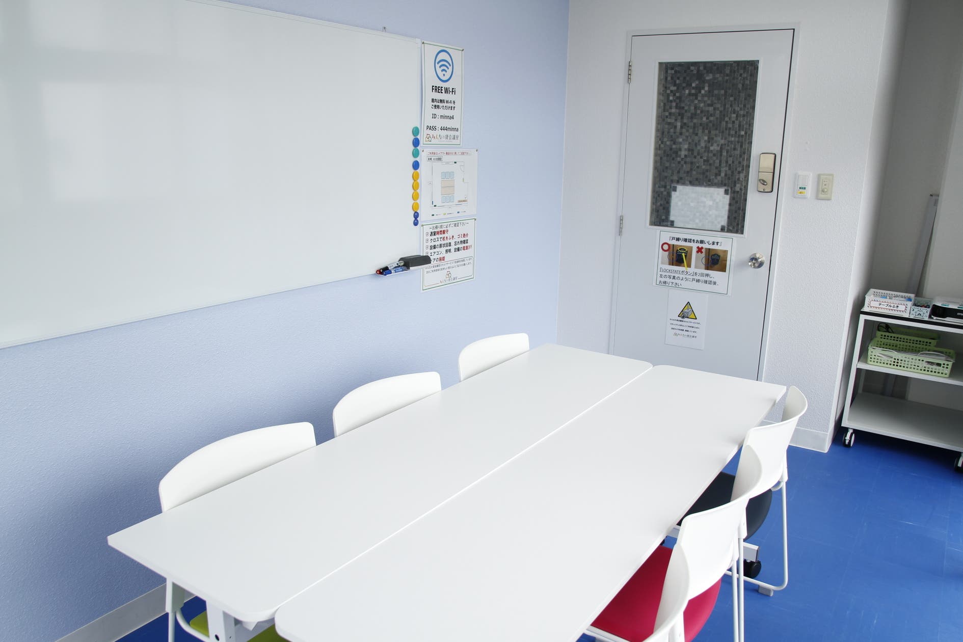 【旭橋駅徒歩3分】定員6+α名！プロジェクター含む備品・高速Wi-Fi無料！泉崎403会議室の写真4