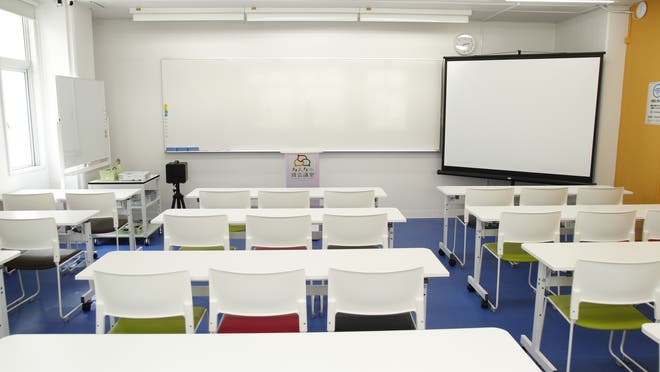 【旭橋駅徒歩3分】定員40+α名!プロジェクター含む備品・高速Wi-Fi無料!泉崎501会議室の写真9